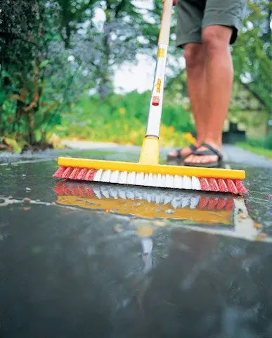 Outdoor Cleaning Tools - Patio & Decking Brushes - Wolf Garten - WolfOnline